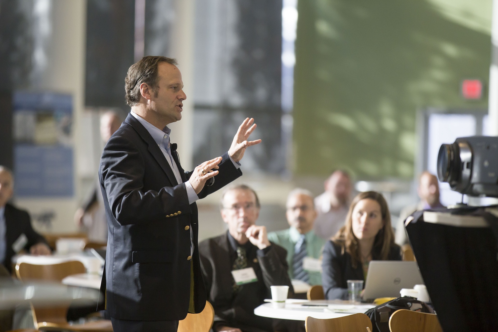 How to Present at International Conferences - Enago Academy